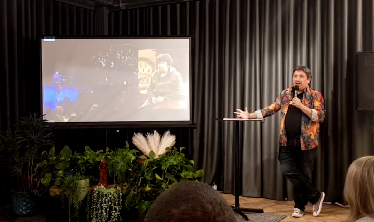 Comedian and Improviser John Cooper at PechaKucha Manchester